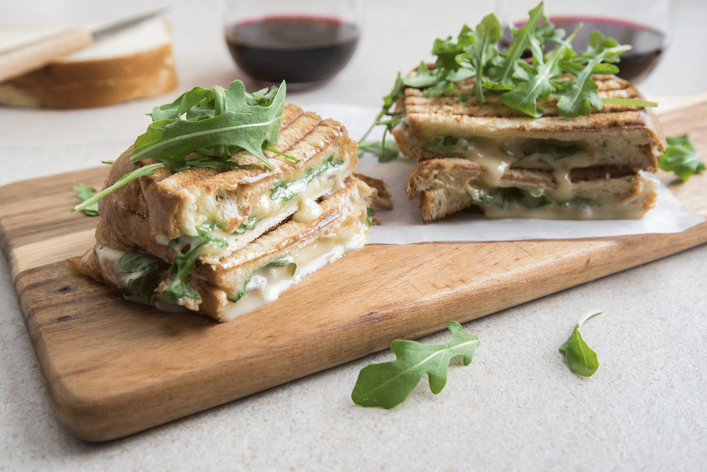 Brioches with rocket, shallot cream and Epoisses cheese - Germain