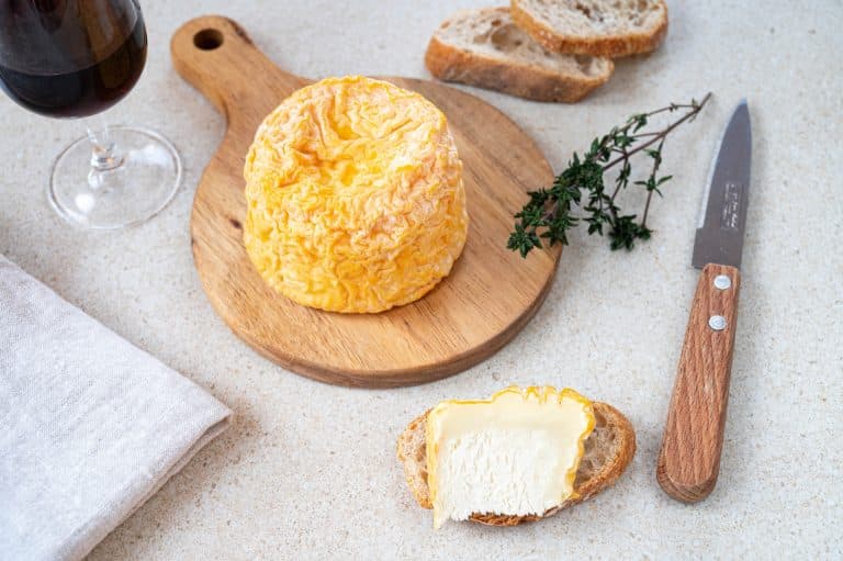 Why some cheeses are orange - The history of a cult color