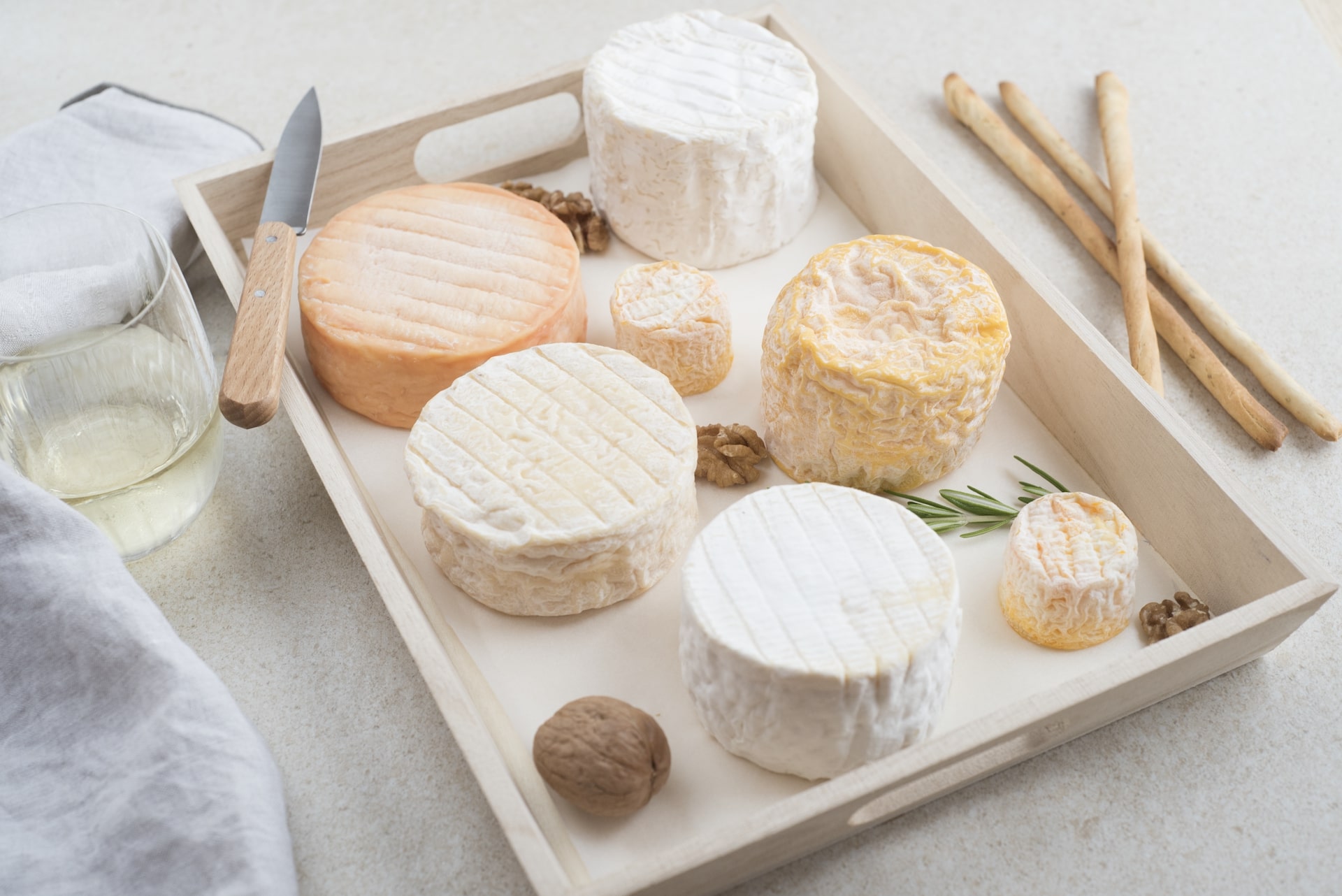 Why some cheeses are orange - The history of a cult color